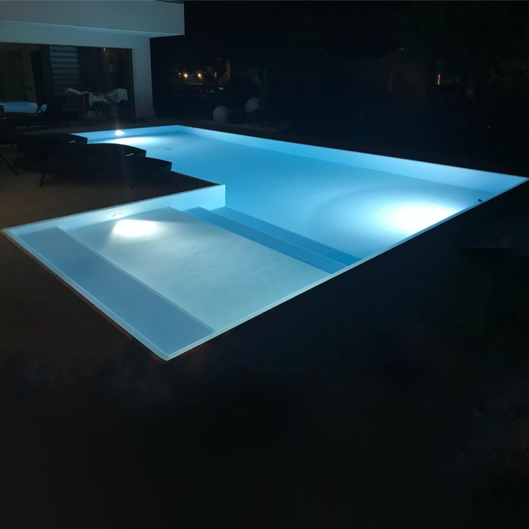 Underwater video camera for swimming pools with LED lighting